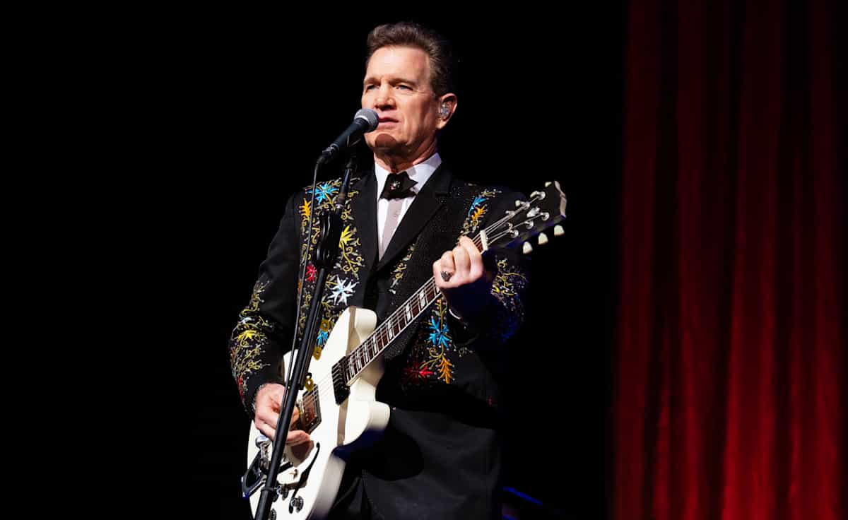 Chris Isaak Tickets