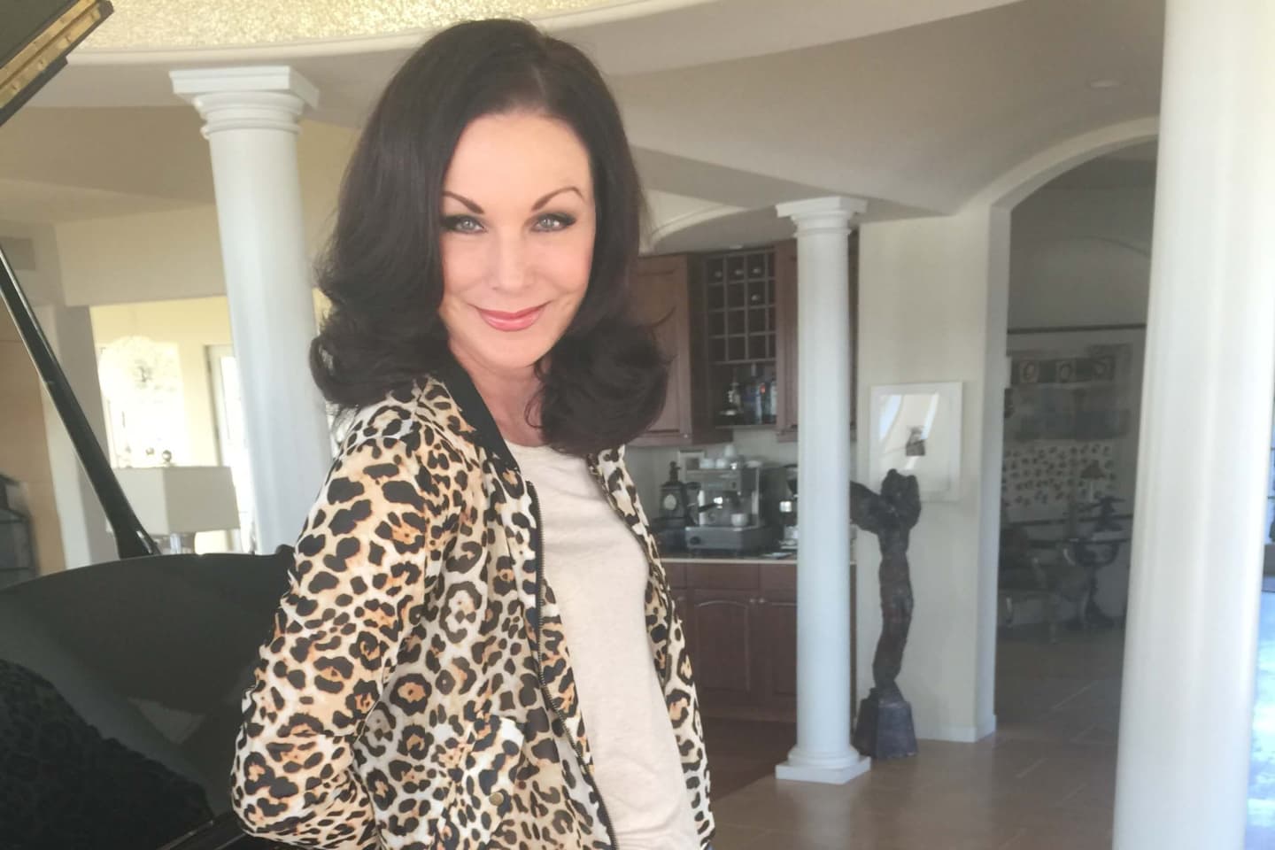 Lorie Line Tickets | Lorie Line Tour and Concert Tickets - viagogo