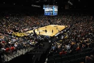 USC Trojans at Washington Huskies Basketball Alaska Airlines Arena ...
