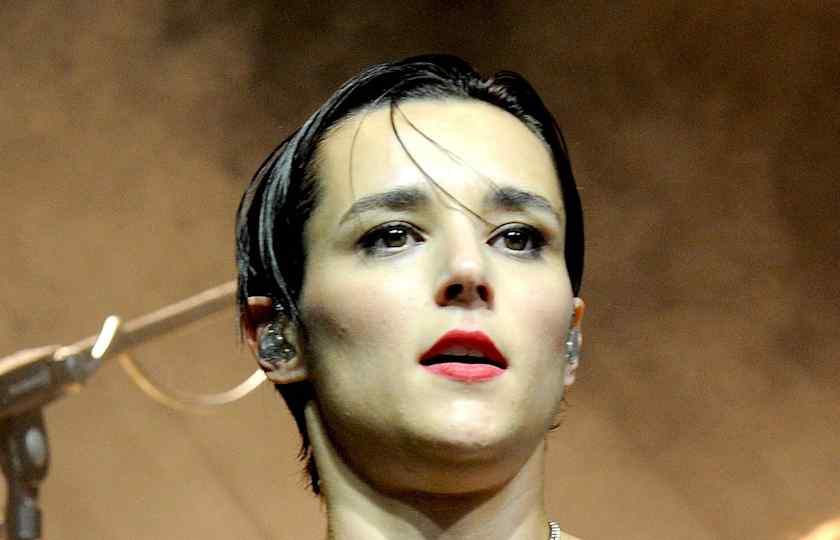 Jehnny Beth Sub-Zero and Wolf Prague Tickets | Fri Oct 24 2025 - viagogo