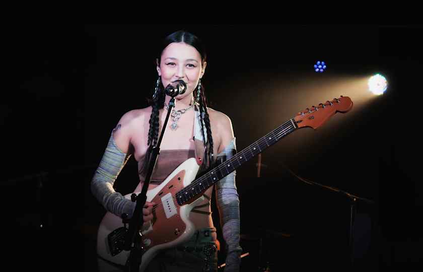 Luna Li Tickets | Luna Li Tour Dates 2025 and Concert Tickets - viagogo